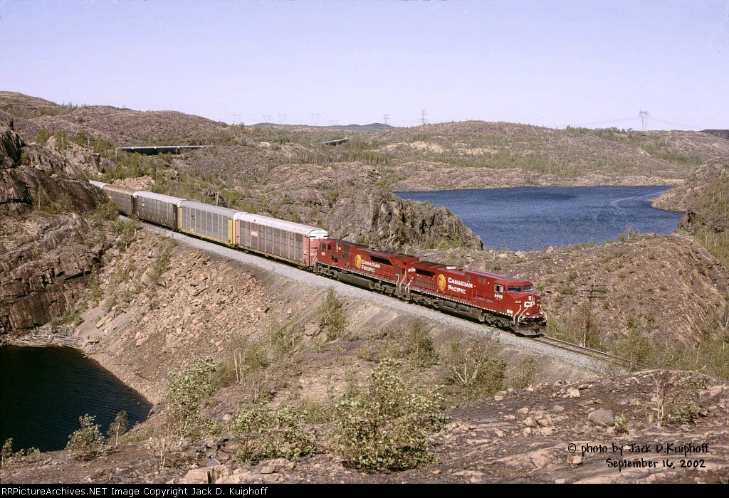 CP 8618 - 9131 on train #106,